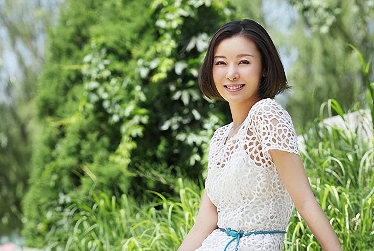 On the surface they are entertainers, but in fact they are 4 actresses ...