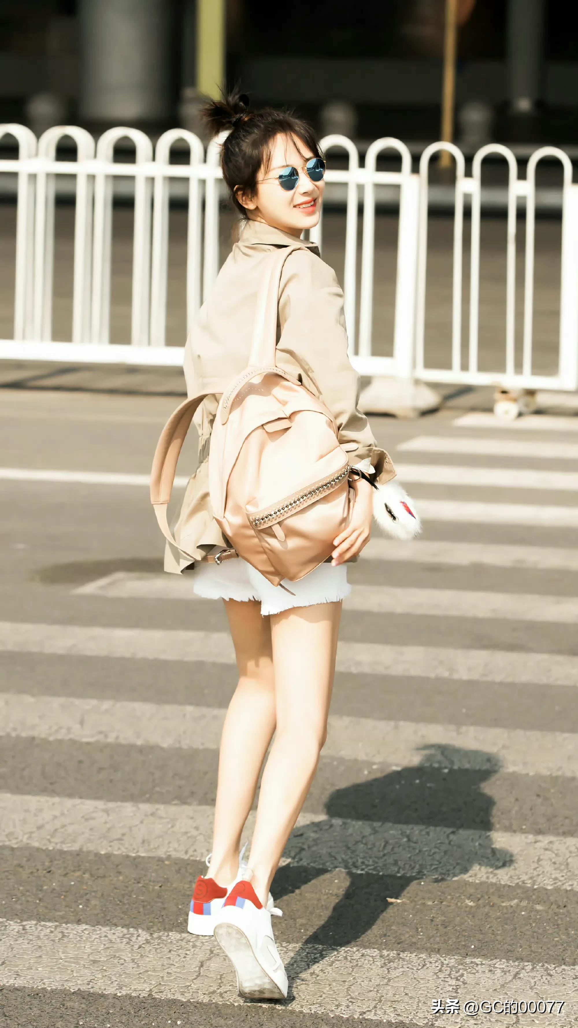 Star picture Yang Zi - iNEWS