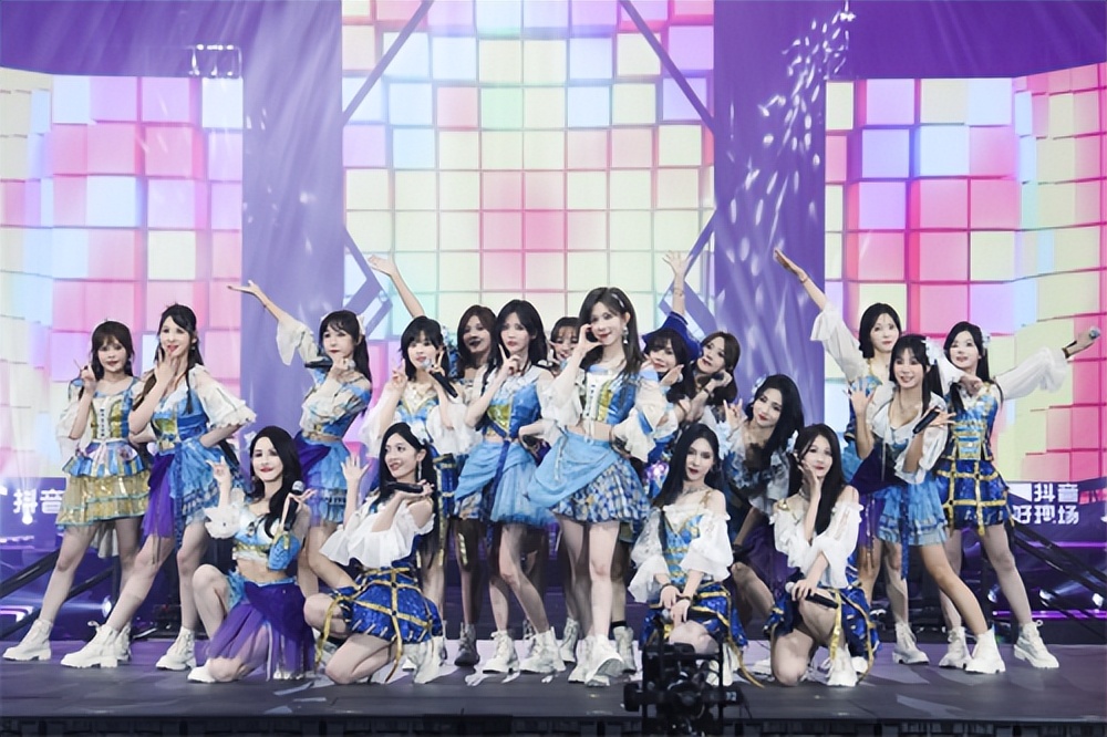 The 2023 SNH48 GROUP Annual Youth Ceremony ended, and GNZ48 made many ...
