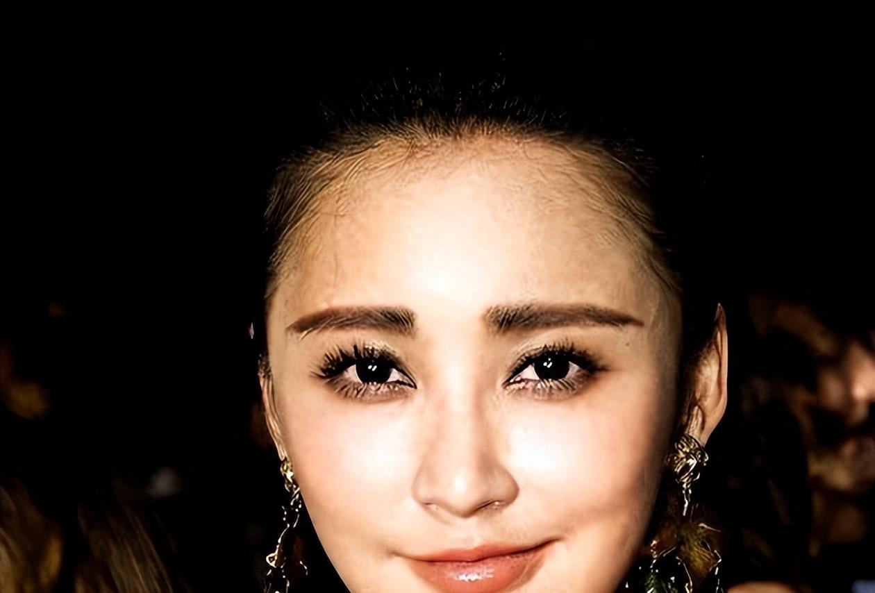 Popular actress Zhang Xinyi and three male idols made a stunning ...