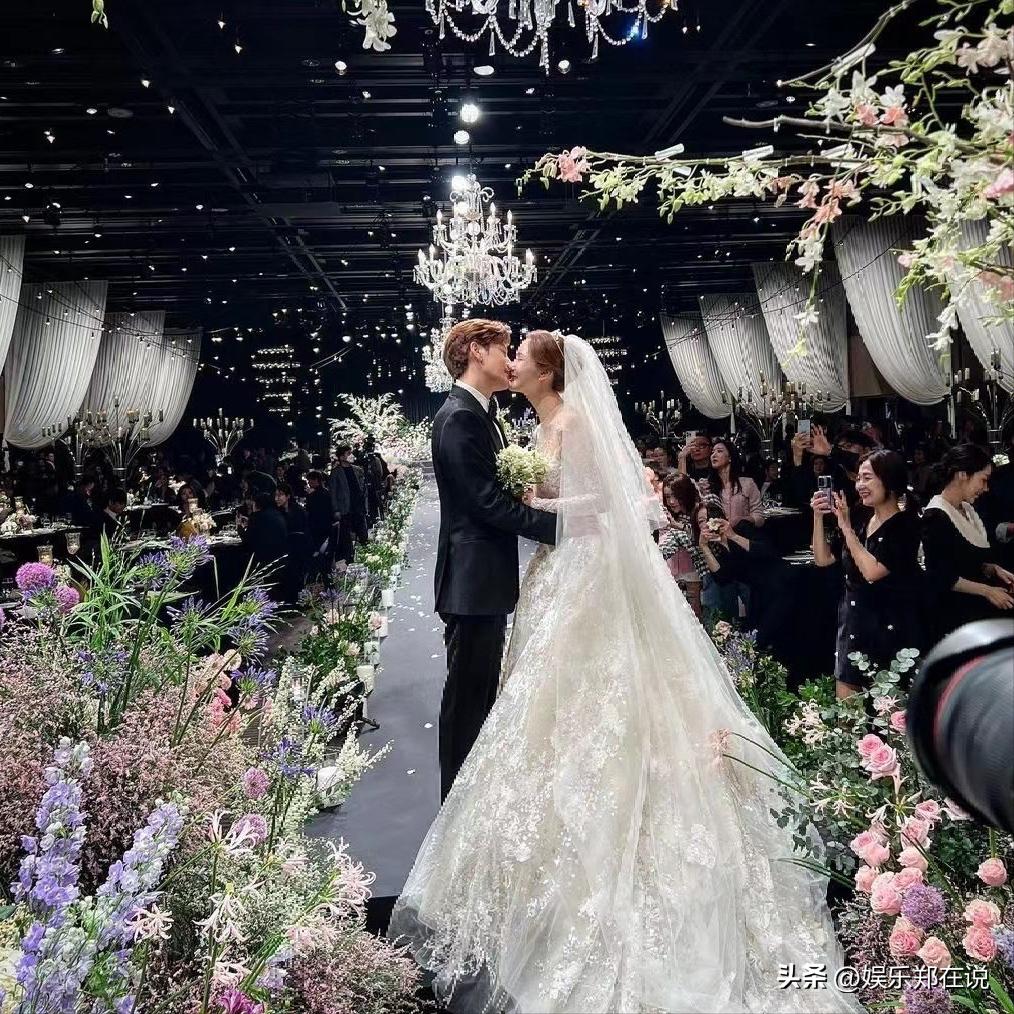 Singer Sia is getting married - iMedia