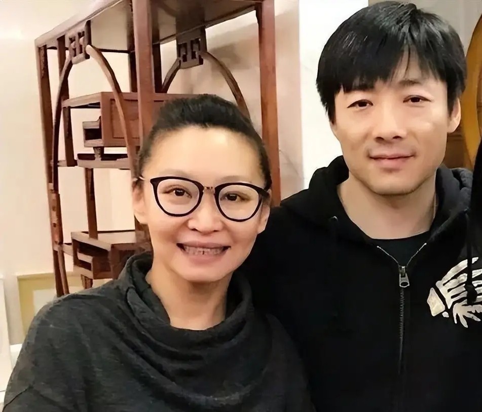 Actor Zu Feng: He and his "star coach" wife are low-key and unassuming ...