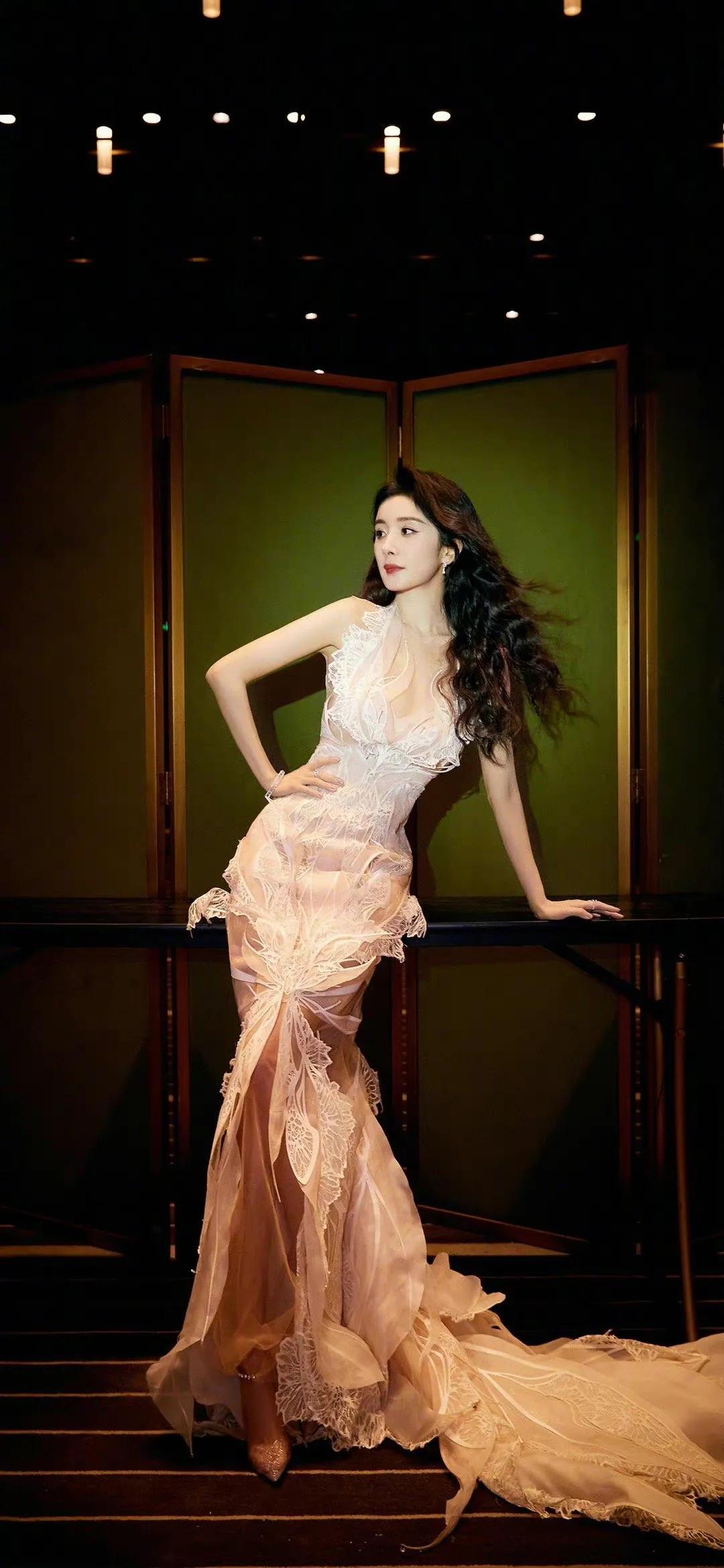 Yang Mi Treasure Girl Dress Award - iMedia