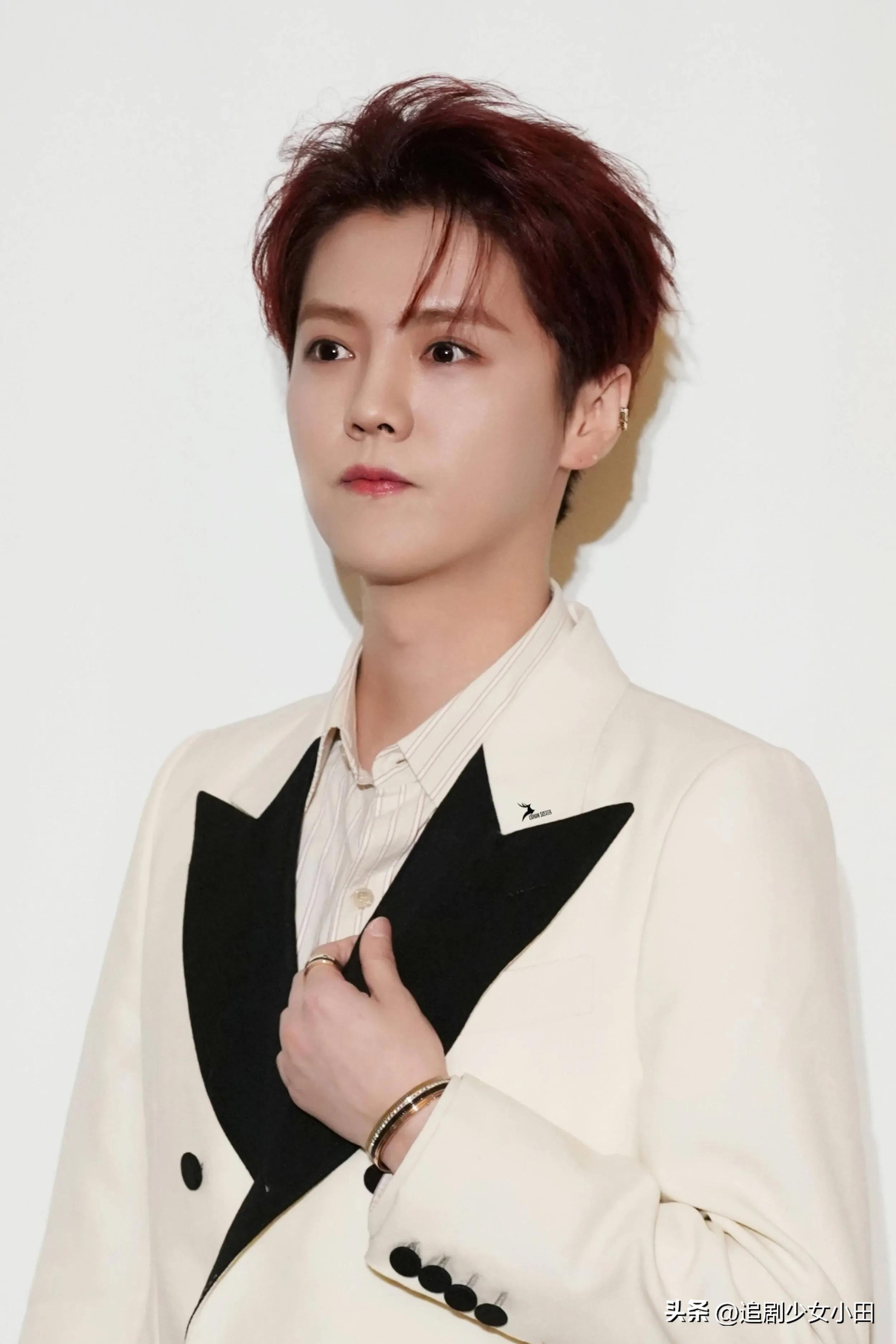 Lu Han attended the event and his face was swollen. Is this the happy ...