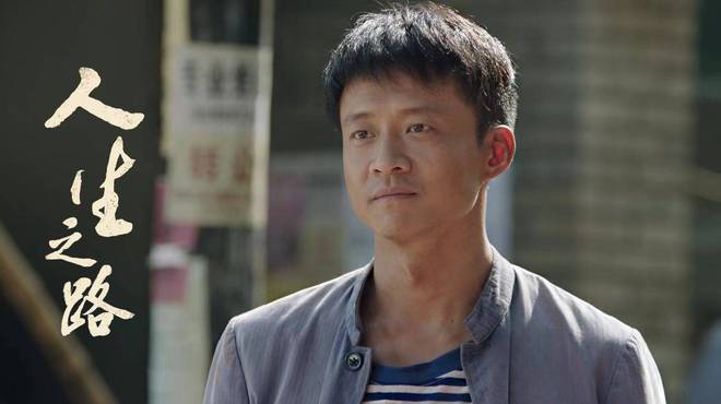 Passing blades to the audience on Ching Ming Festival, the biggest ...