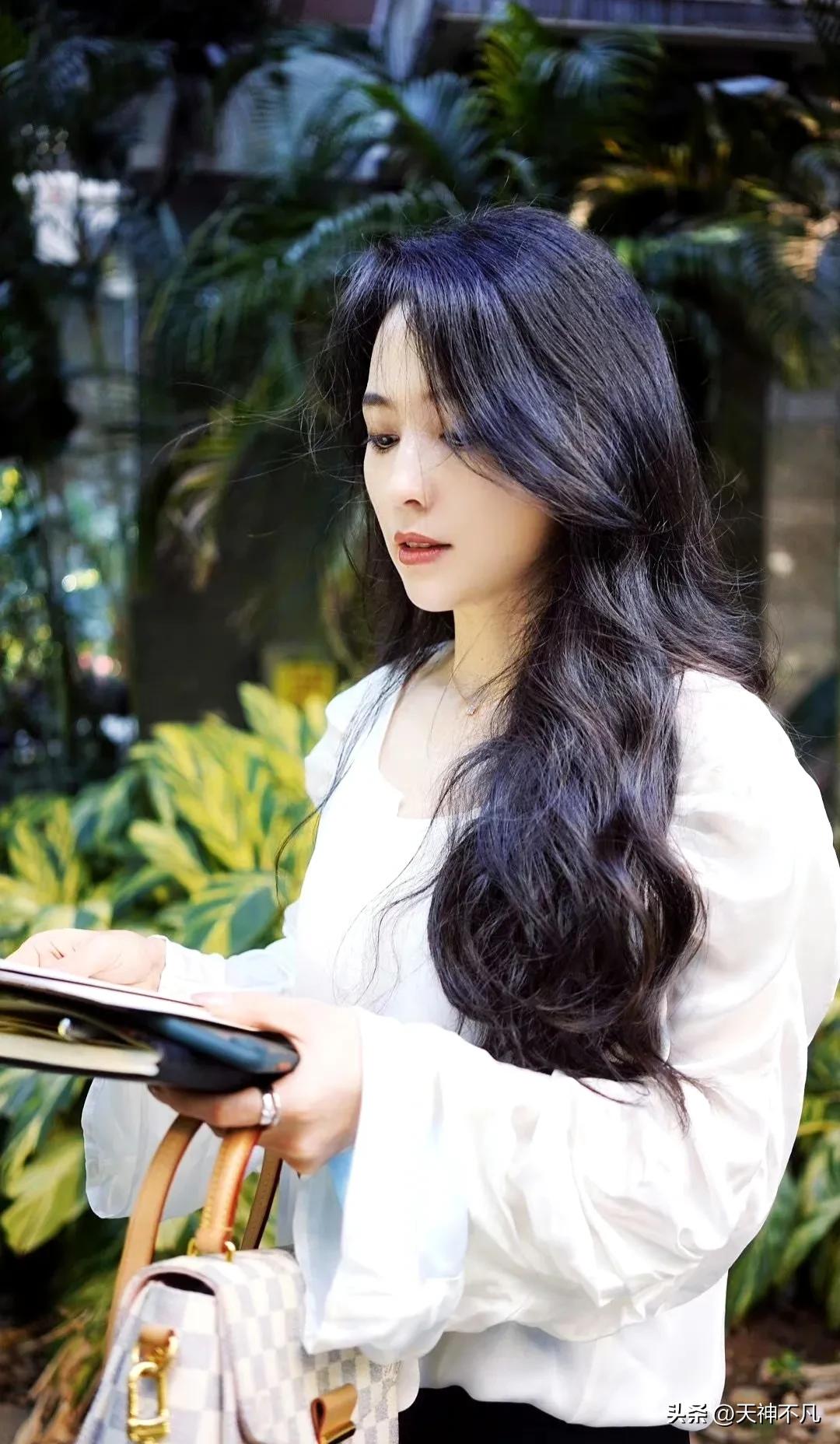 Xinjiang beauty Li Qiao is on fire! She looks exactly like Li Fuzhen and Hu Huizhong, she looks ...