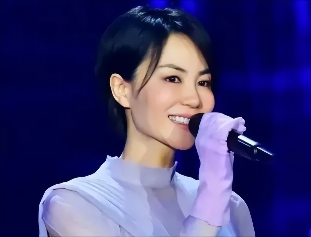 In 1994, the host asked 25-year-old Faye Wong: What are your current ...