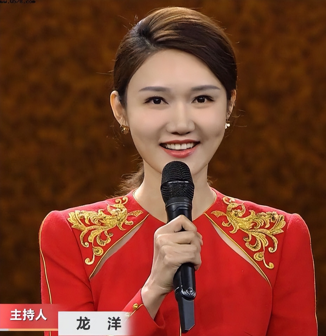 The position of Long Yang, the first sister of CCTV, was replaced ...