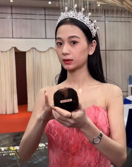 Internet celebrity "Xiao Xiaoru" was thrown rotten eggs again, claiming to be worth 7.8 billion ...