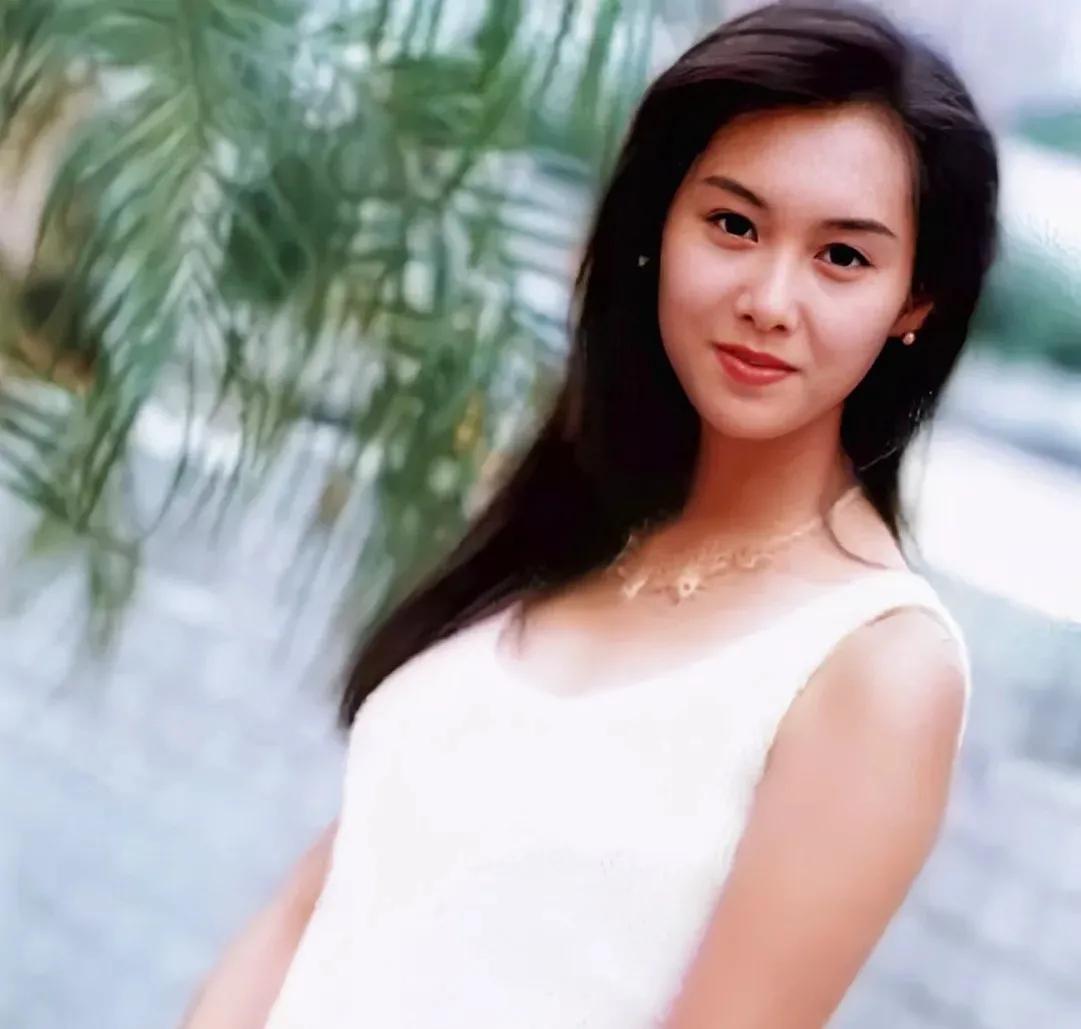 The young goddess (Zhu Yin) is pure and watery, as bright as the first ...