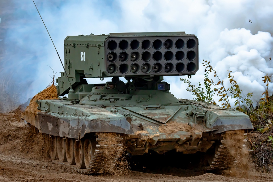TOS-1A, the "killing weapon" on the Russian battlefield, destroys a ...
