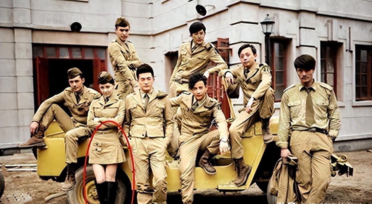 Bathing in the open air, high-cut skirts exposing thighs, these scenes ...