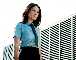 157cm Liu Yuling wears a suit and tie like a man, has a strong aura and ...