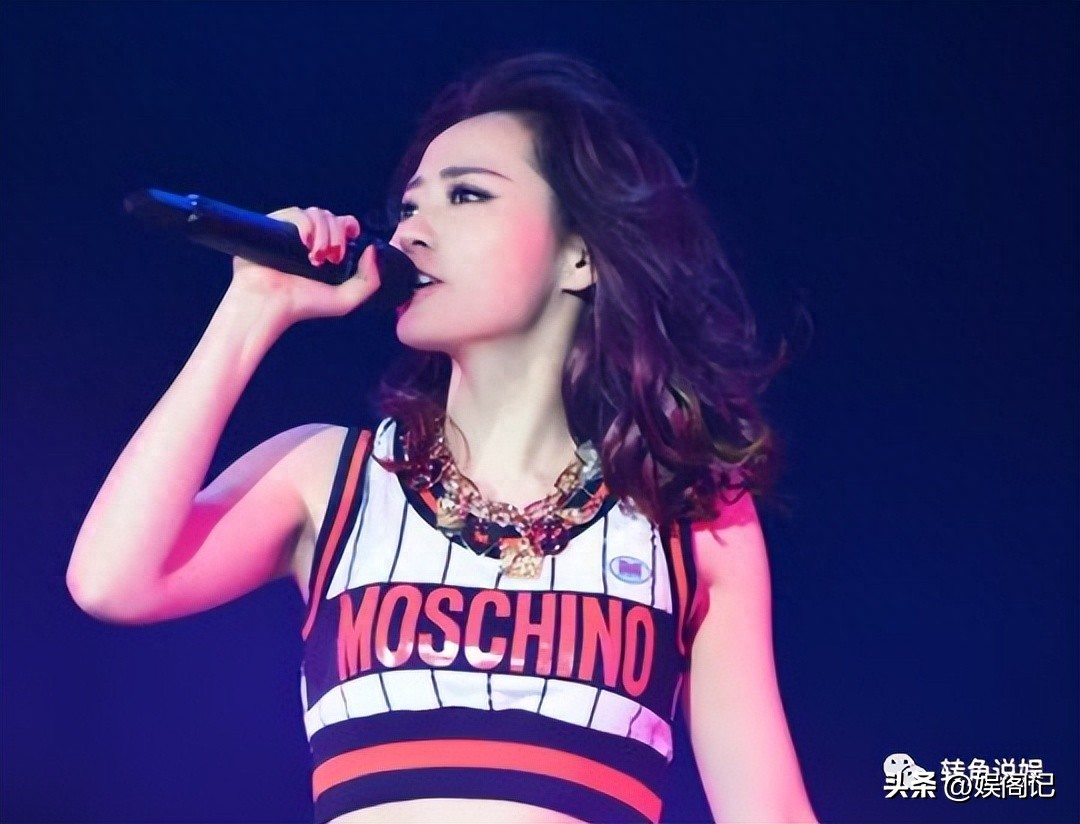 Scammed for 15 years! Zhang Liangying had her breasts nailed, and the final breakup fee was as ...