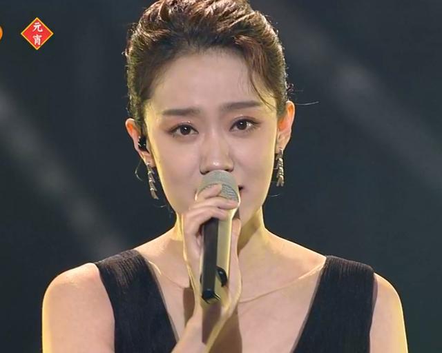 Zhang Xiaofei is on the hot search, Wan Qian is sassy and beautiful ...