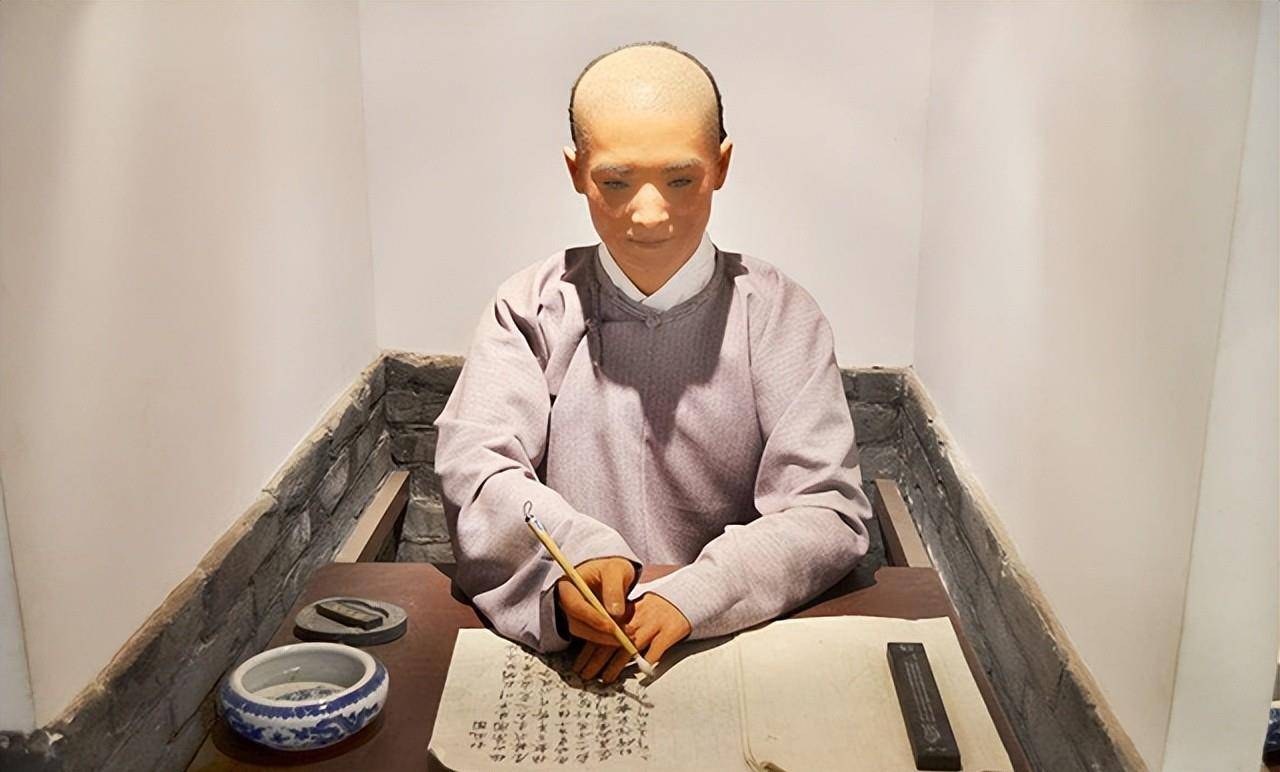 A poor scholar in the Qing Dynasty, after failing the rankings, he ...