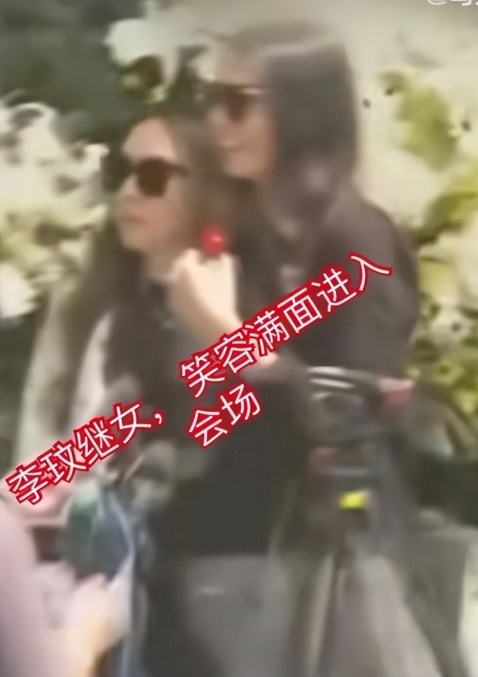 Coco Lee's funeral scene: sister scolded her brother-in-law ...