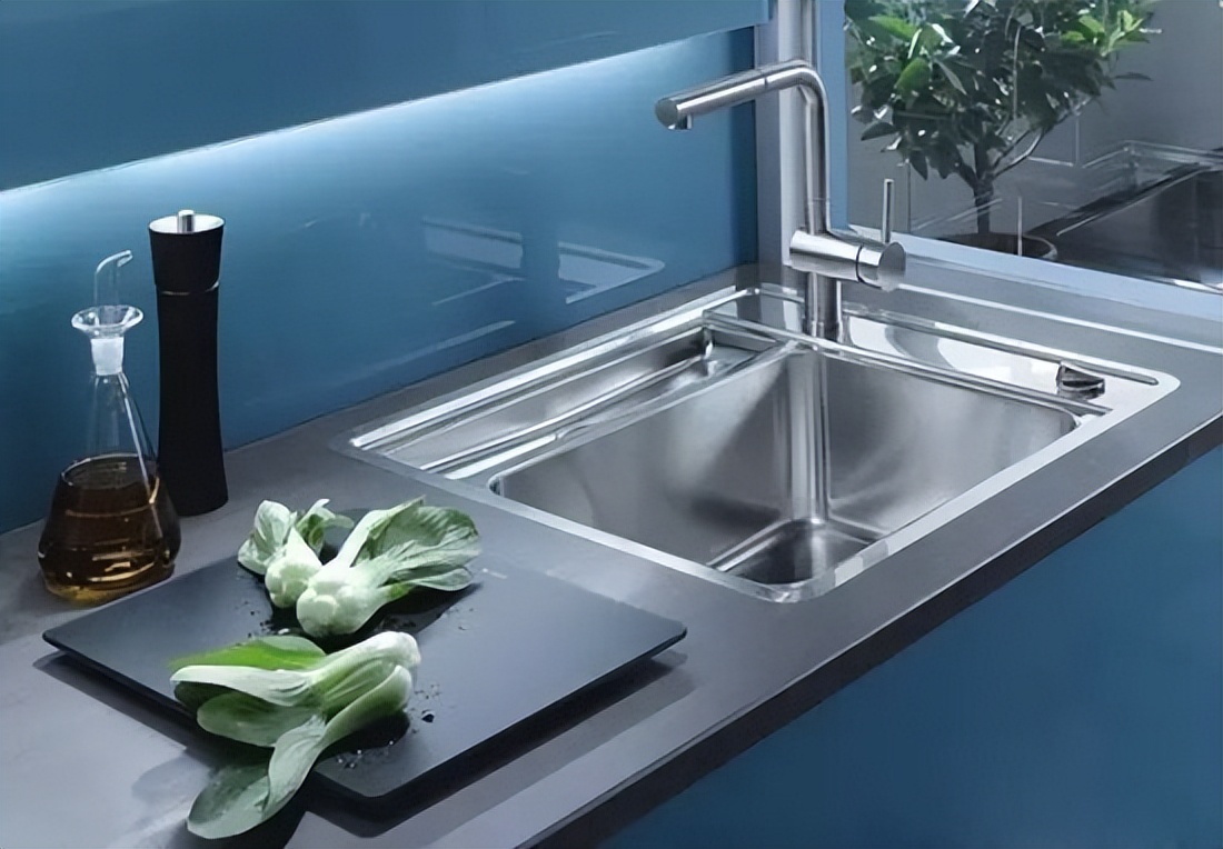 What Causes a Leaking Kitchen Pipe? How to repair kitchen leaks? - iMedia