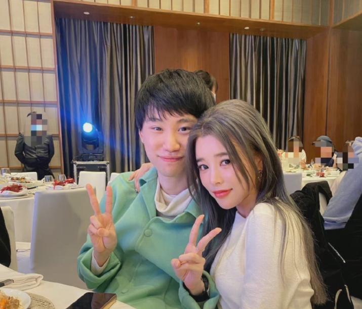 RNG's current coach Tabe gets married, the e-sports tycoon arrives to watch LPL, and old ...