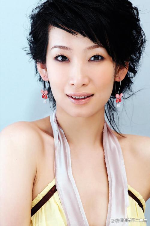 She is in the same class as Zhang Ziyi. After winning the movie by ...