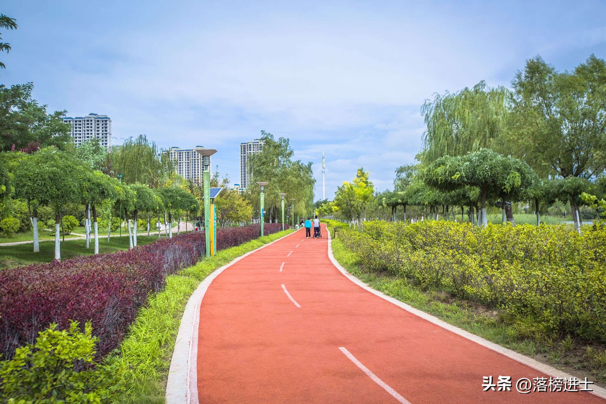 There is a landmark building in Dingxi, Gansu Province. The sculpture ...