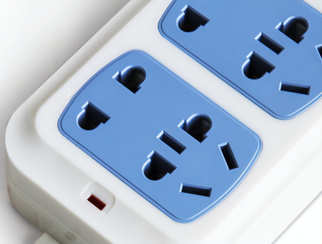 There are three holes for plug-in board wiring, how to connect - iMedia