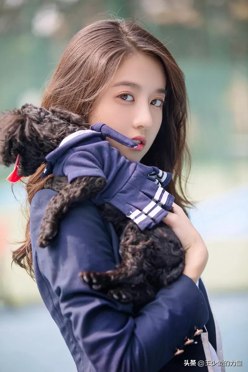 Li Kaixin in school uniform - iMedia