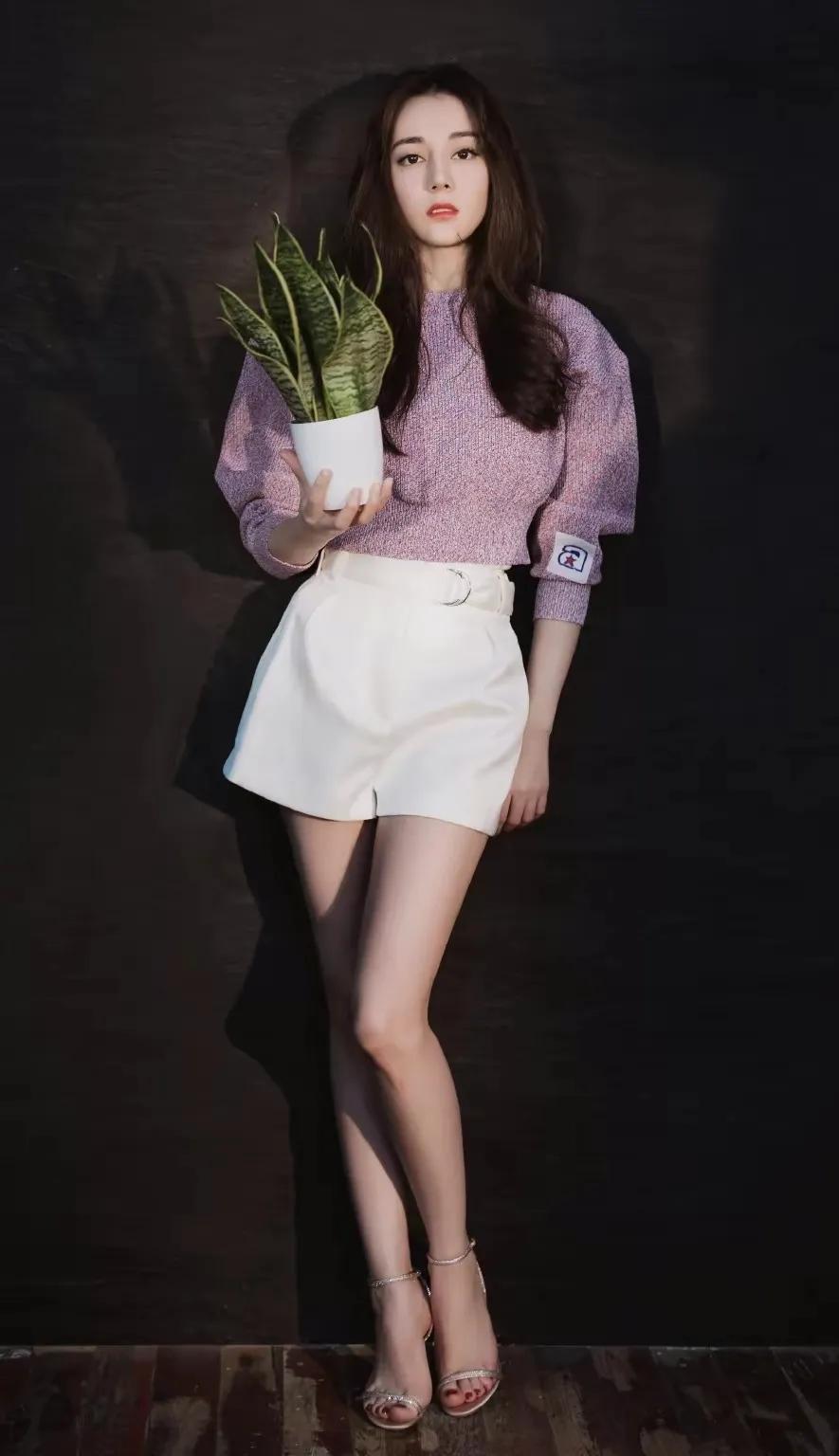 Reba beauty, long legs are so beautiful - iNEWS