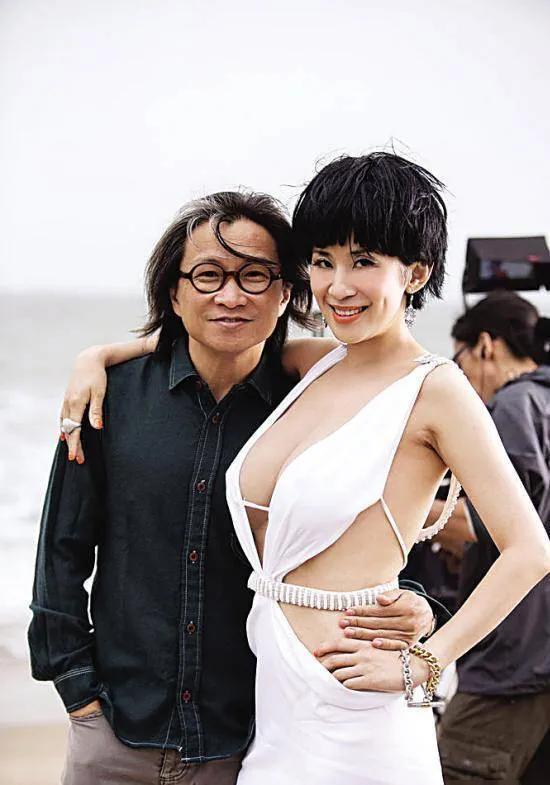 A photo of the famous director Chen Kexin's husband and wife: Wu Junru is so beautiful - iNEWS