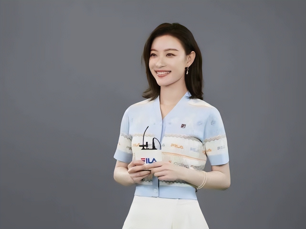 Ni Ni is not only able to control Yujie style clothes, but also "a must" to take the sweet route ...