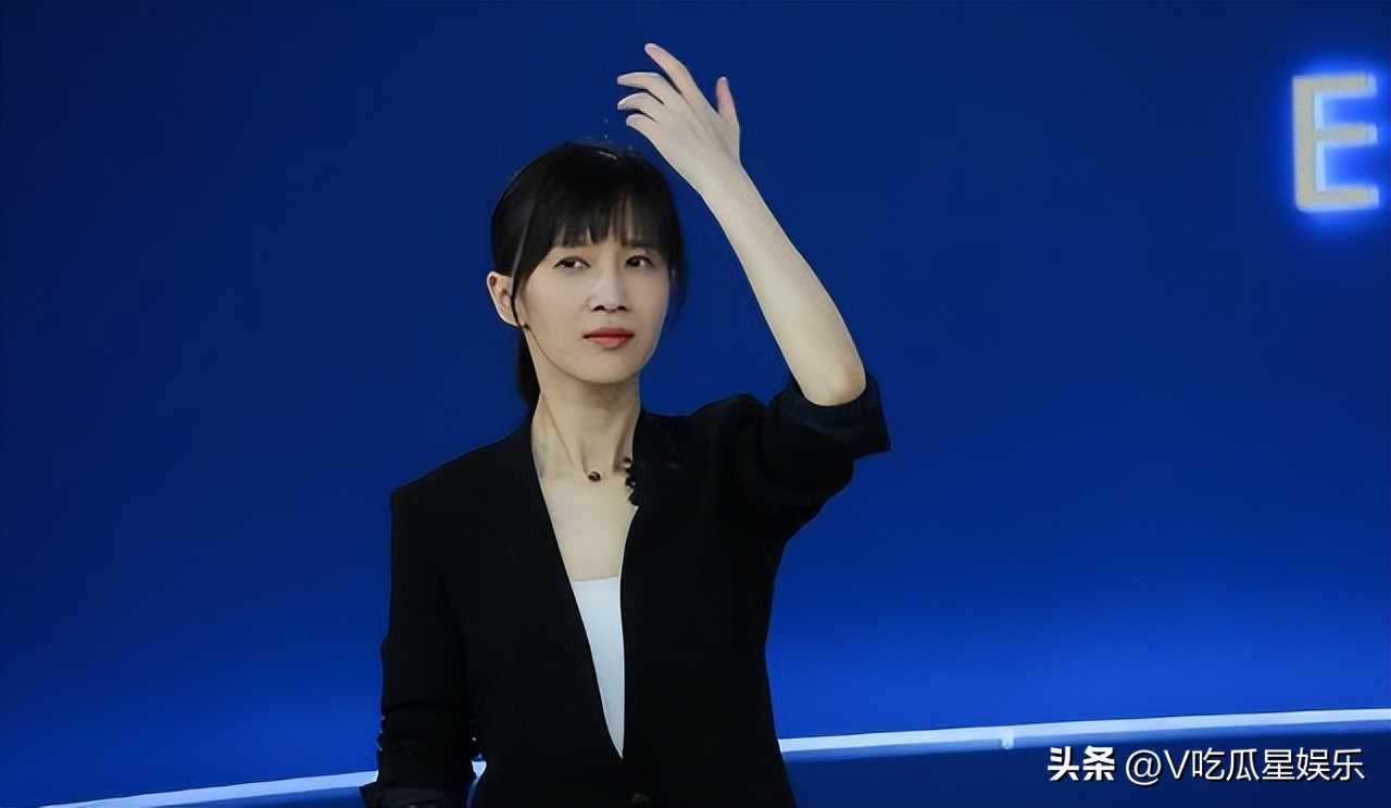 Who are the stars of "Internet celebrity background", the first ...