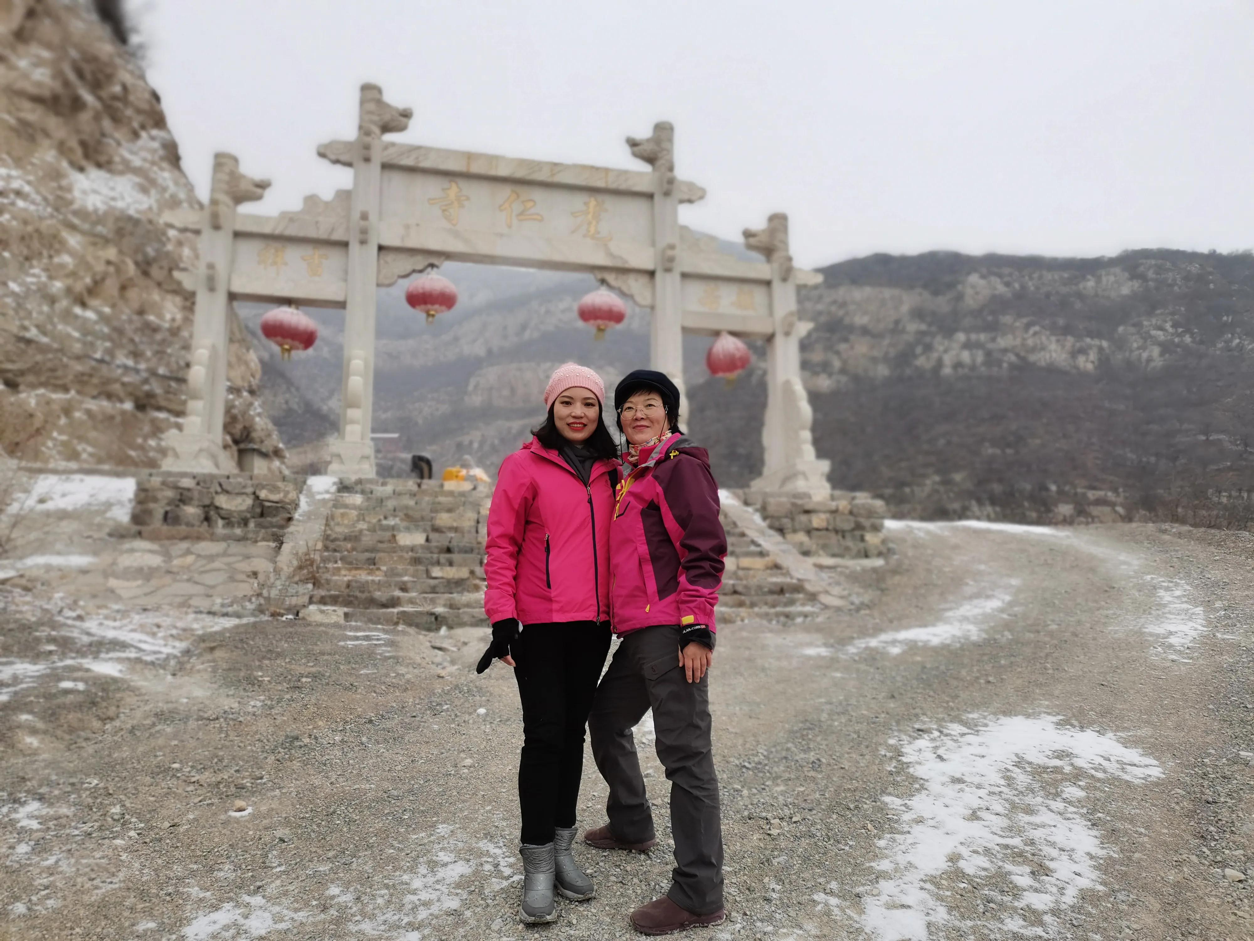 Trekking in the snow at Laoren Temple - iNEWS