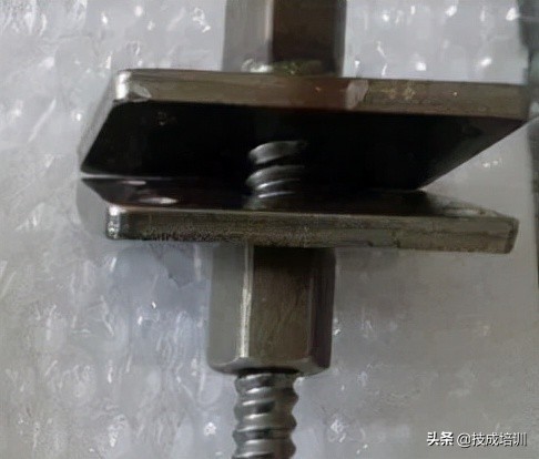 What can a loose bolt cause?How can the bolts be tightened? - iMedia