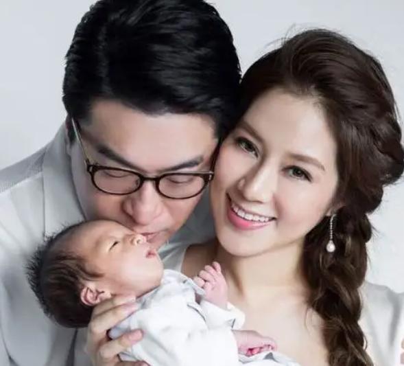 The only hostess of the Li Ka-shing family, why is Wang Fuxin?She ...