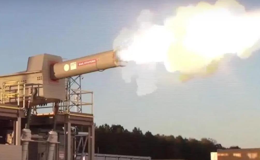 Dazzling stunt! The invincible electromagnetic gun bombards the sea and ...