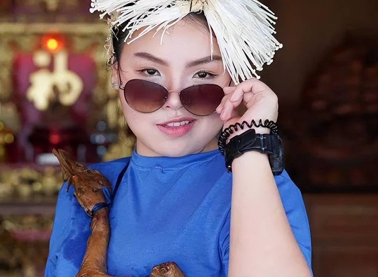 The 200-pound fat girl imitated with food gods, from supermodel to Gu ...