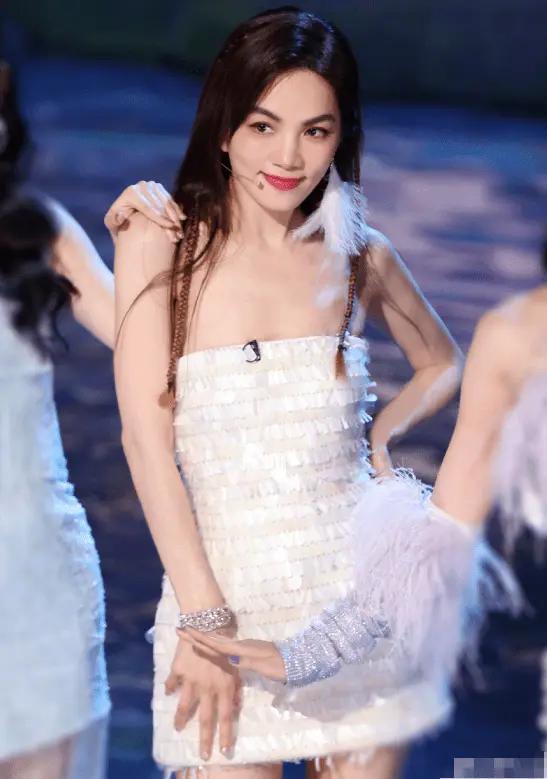 From a tomboy to a gentle goddess, Ella's beauty changes highlight the ...