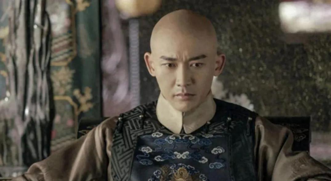 Heshen was executed by Jiaqing. He calmly took out the life-saving ...