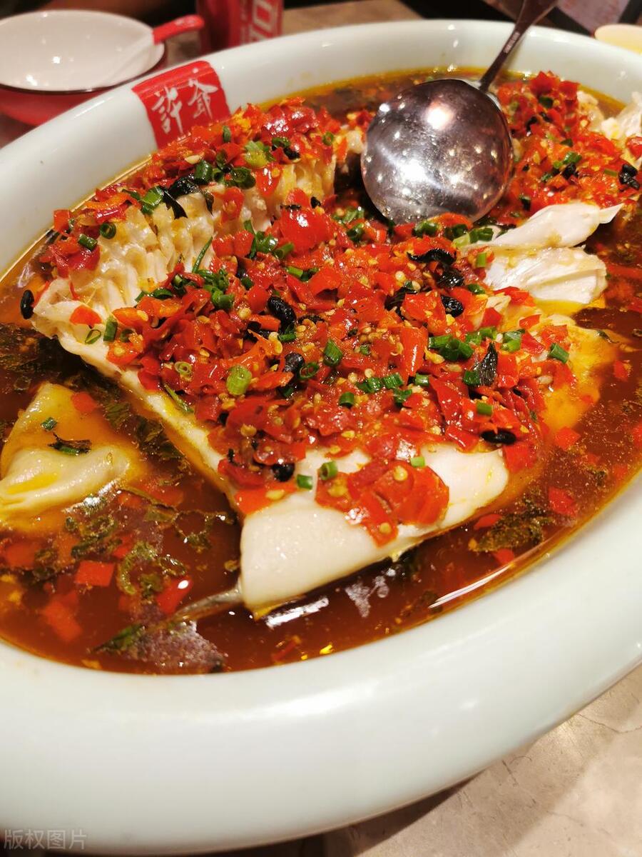 The classic dish of fish head with chopped pepper! Hot and spicy ...