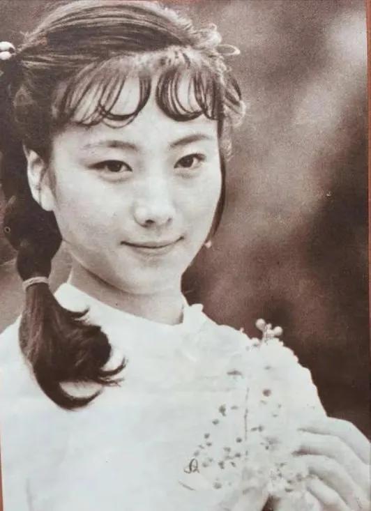 Zheng Zheng gave up the "iron rice bowl" to play the mandarin duck. Is ...