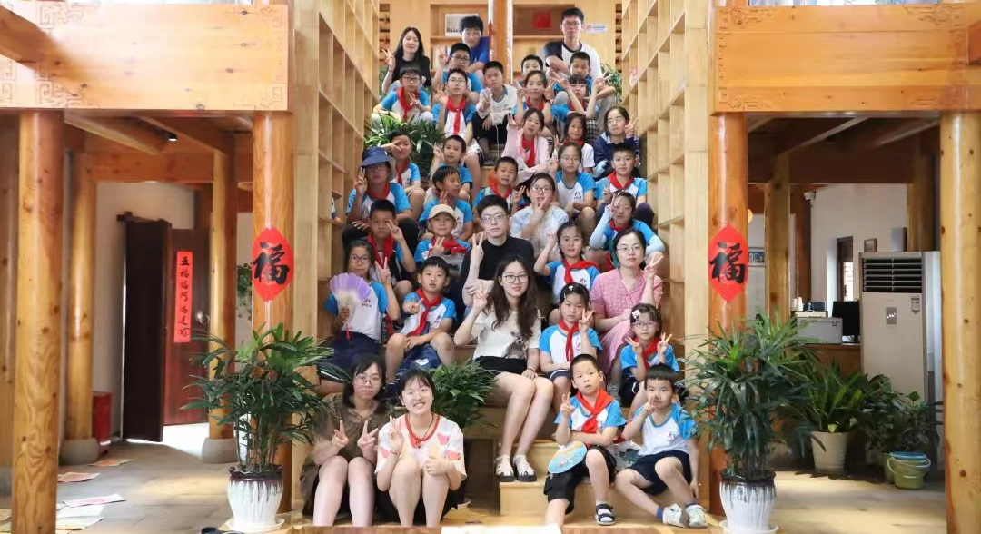 Start the red journey and study the spirit of the iron army - iNEWS