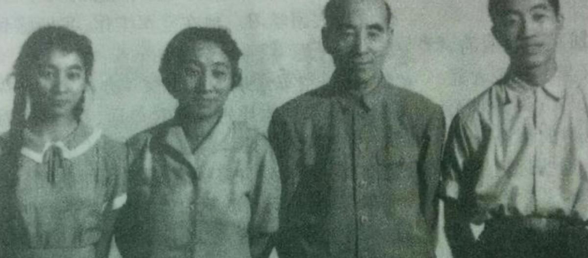 Where is Lin Doudou Lin Liguo most like? The two took a group photo in 70 years, revealing a ...