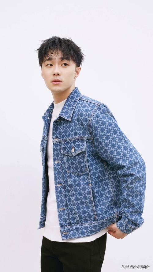 Shi Baiyu and Zhang Yifan's kiss scene caused controversy, privately ...