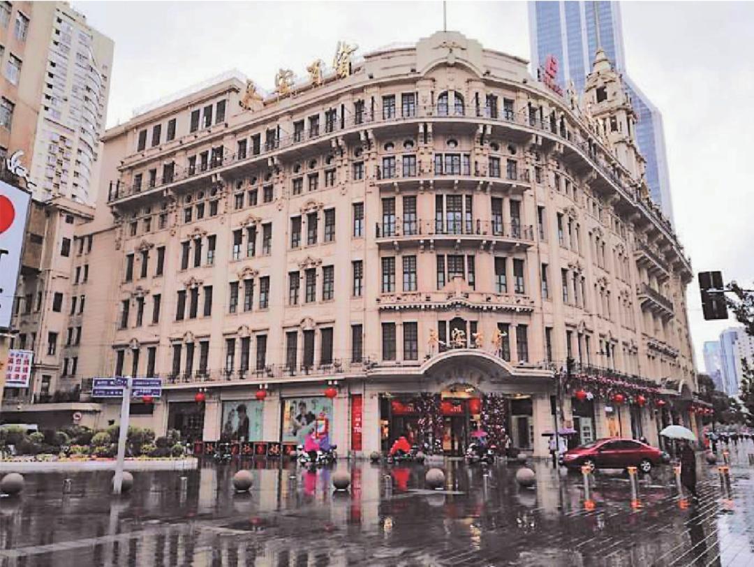 See how the old shopping malls a hundred years ago differentiated ...