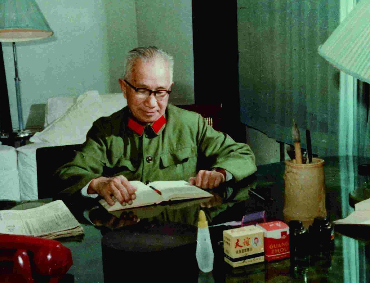 Liu Bocheng introduced Su Yu to others: He has won every battle and is ...