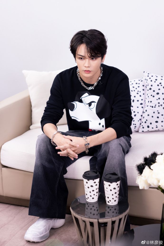 Lin Yanjun's love affair was exposed, the woman was suspected of being ...