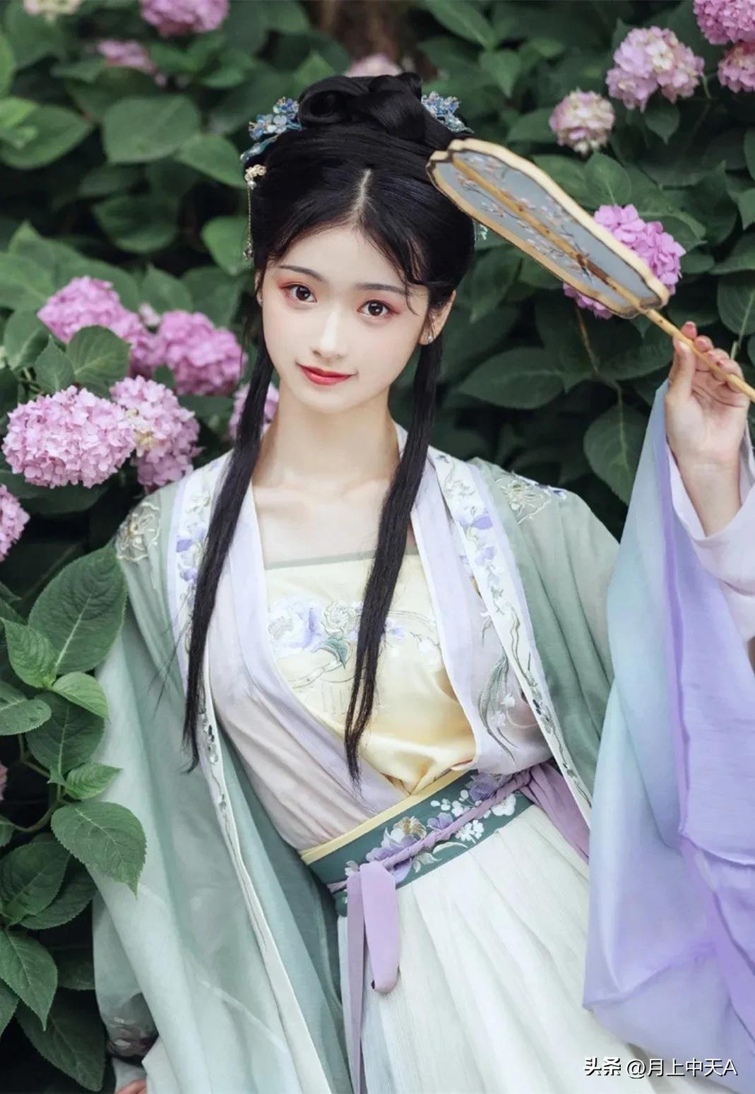 Bodhisattva Barbarian: Ci Lin Zhengyun Seven Pieces - iNEWS
