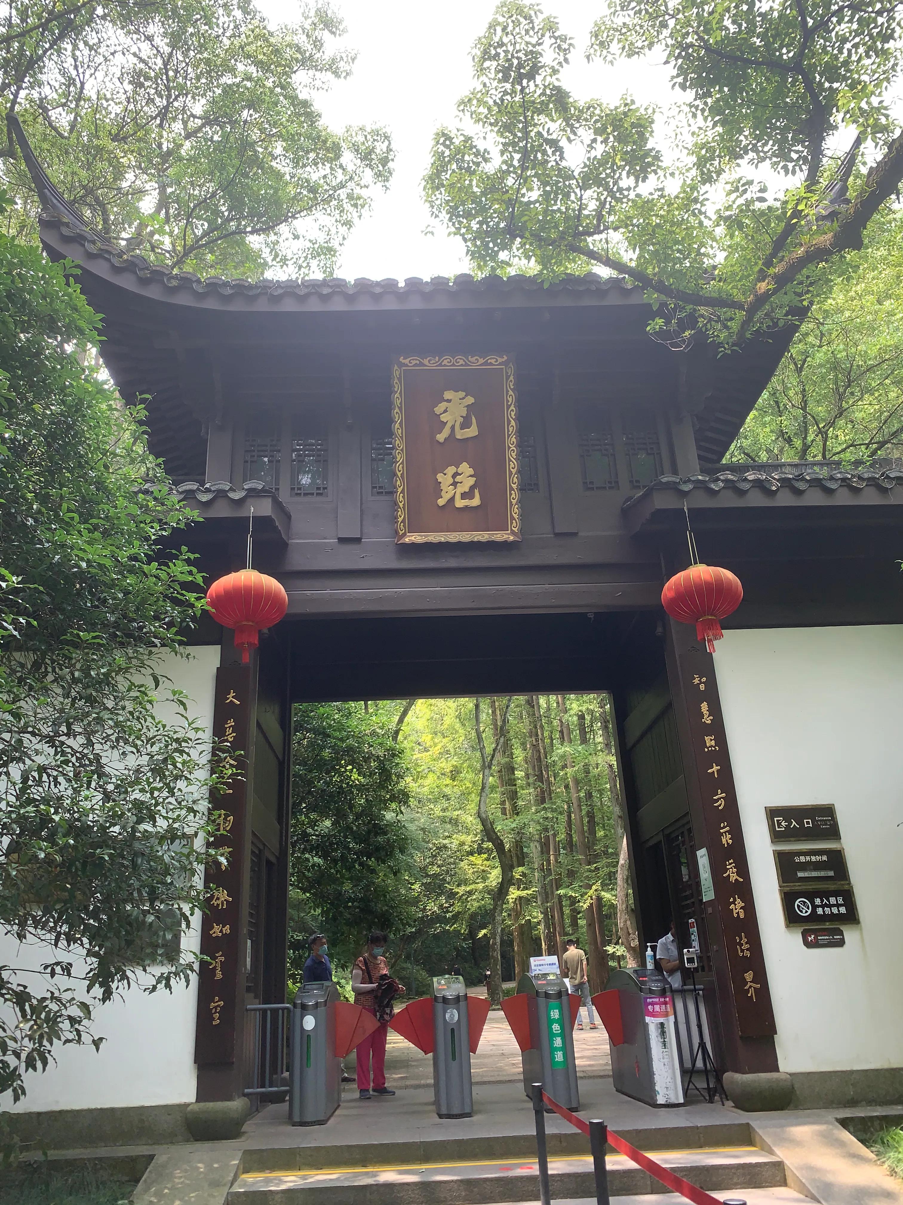 Hupao Park, approaching Master Hongyi, the genius of the unicorn - iNEWS