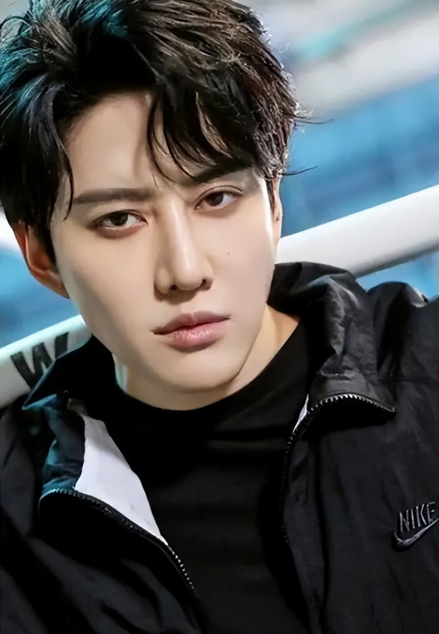 Thai actor Mike changed his name to Wu Yige to develop his career in ...