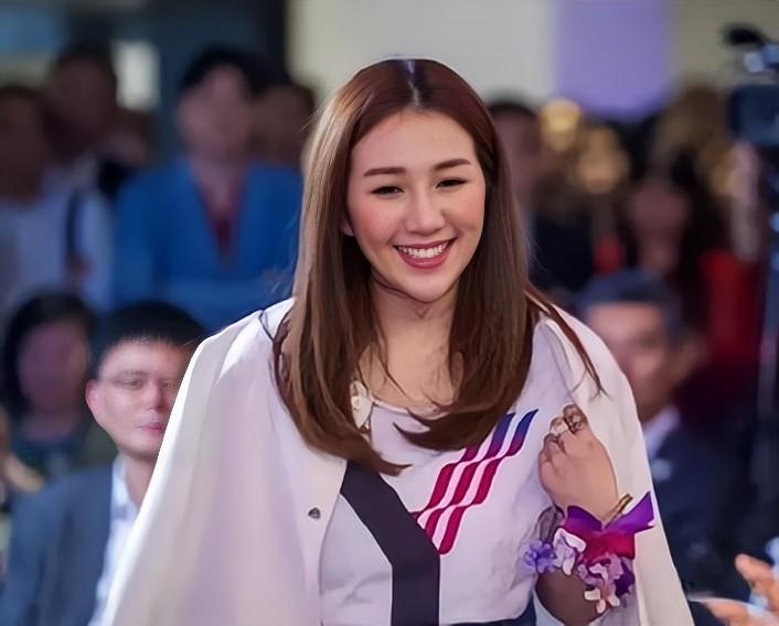 He Chaoying, the daughter of the gambling king who married 1.4 billion yuan, how is he doing now ...